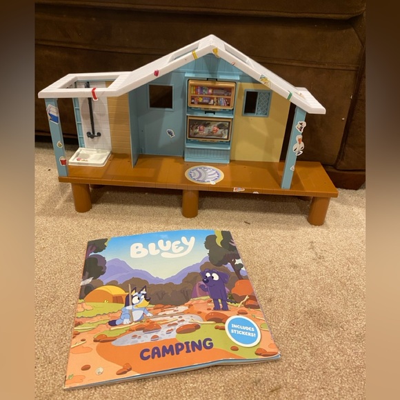 Disney | Toys | Blueys Beach Cabin Playset And Bluey Camping Book ...